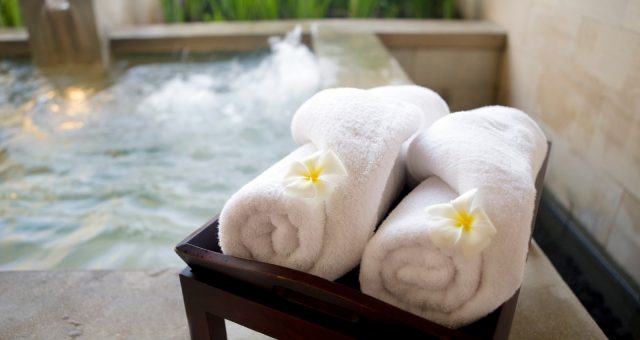 Best Outdoor Hot Tub Robe Options for Everyone - Patio Gateway