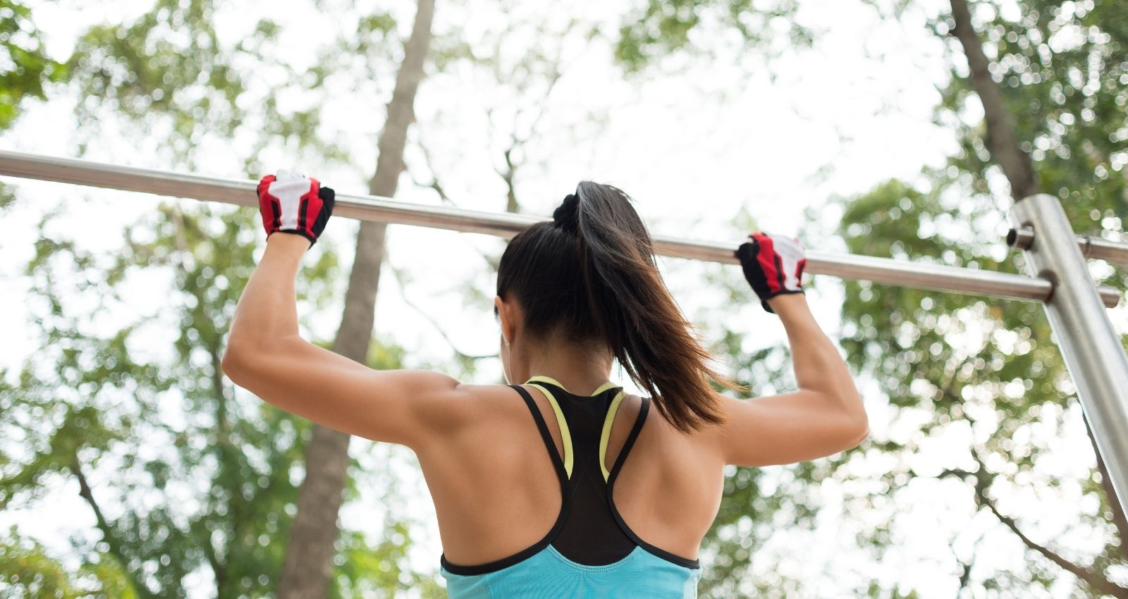 Best Outdoor Pull Up Bar Options to Exercise Outside - Patio Gateway